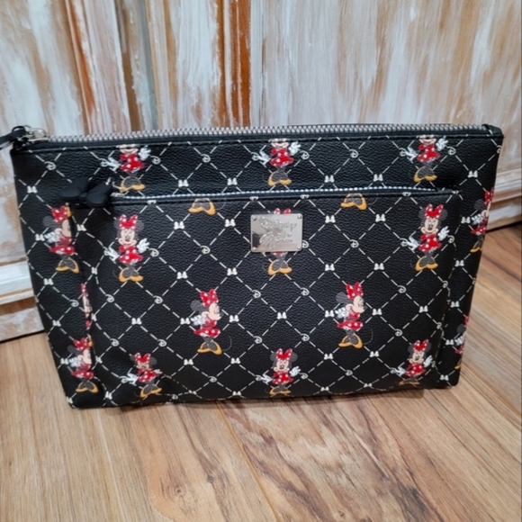 Disney | Other | Disney Minnie Mouse Travel Clutch | Poshmark
